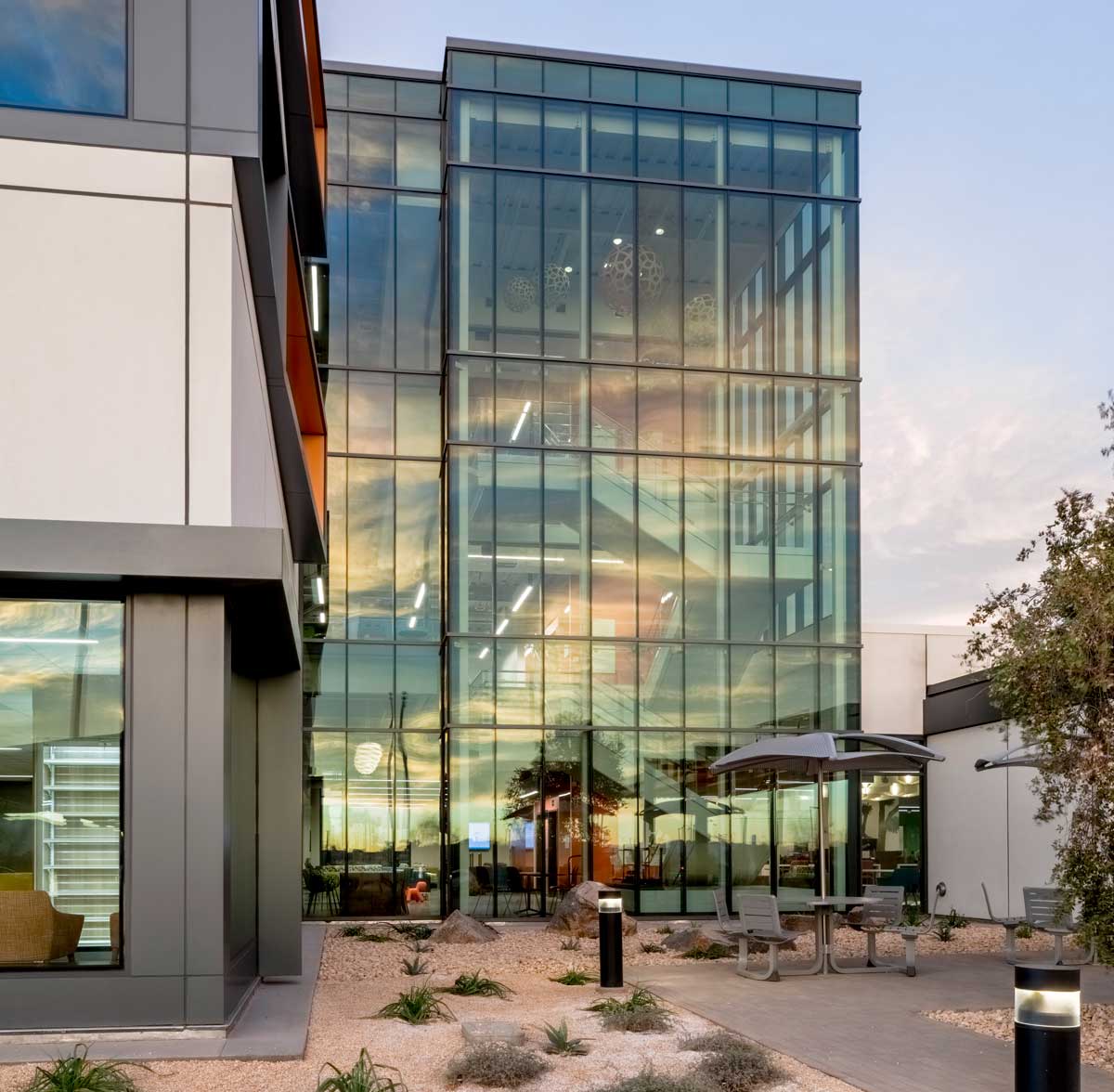 What You Need to Know About Large-Scale Curtain Wall Installations ...